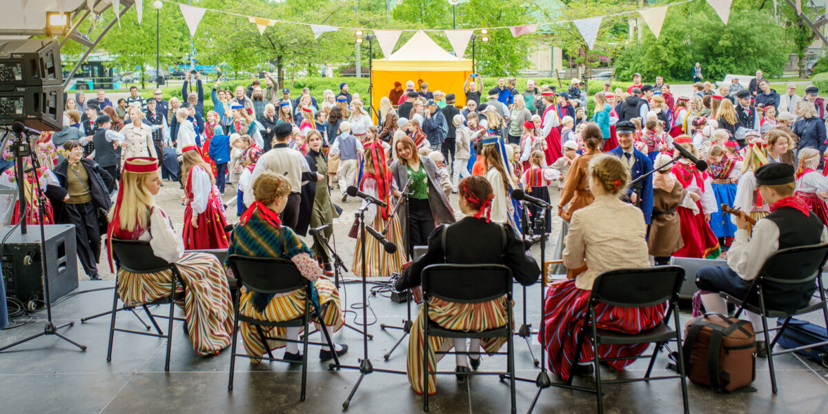 THE BIGGEST INTERNATIONAL FOLKLORE FESTIVAL IN THE BALTIC COUNTRIES IS ...